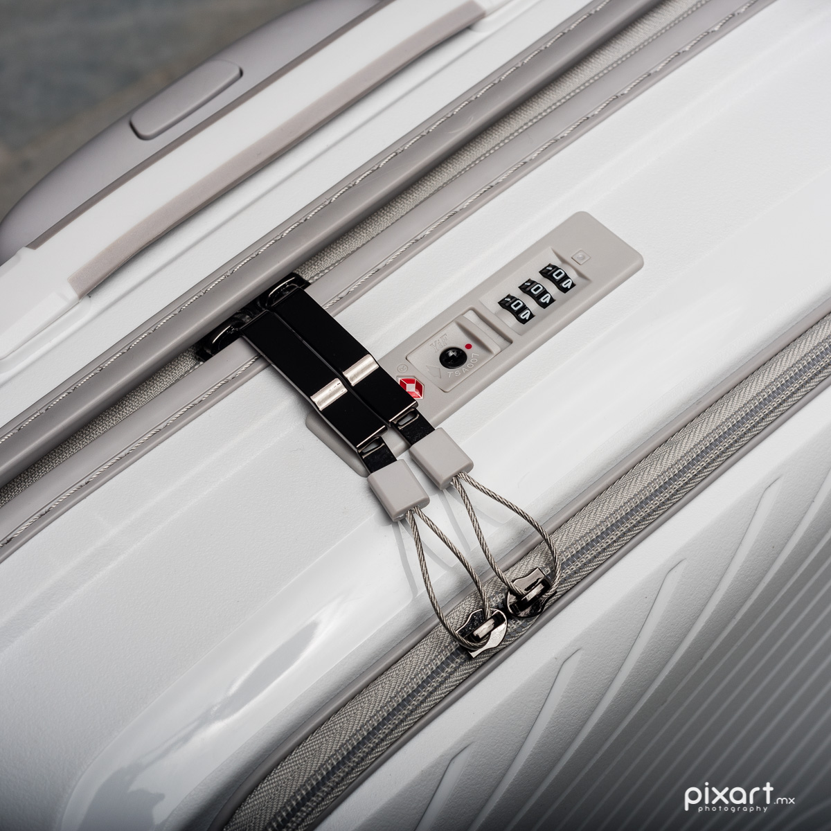 Protected: IT Luggage White | Commercial Photography | Grupo Pixart ...